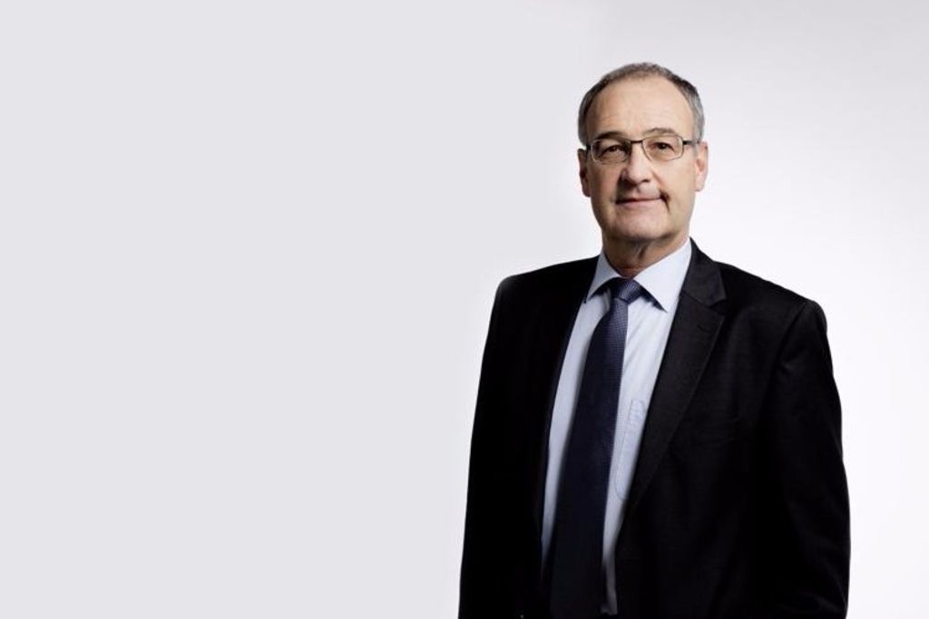 Guy Parmelin reçoit les clés de son département | Tribune de Genève