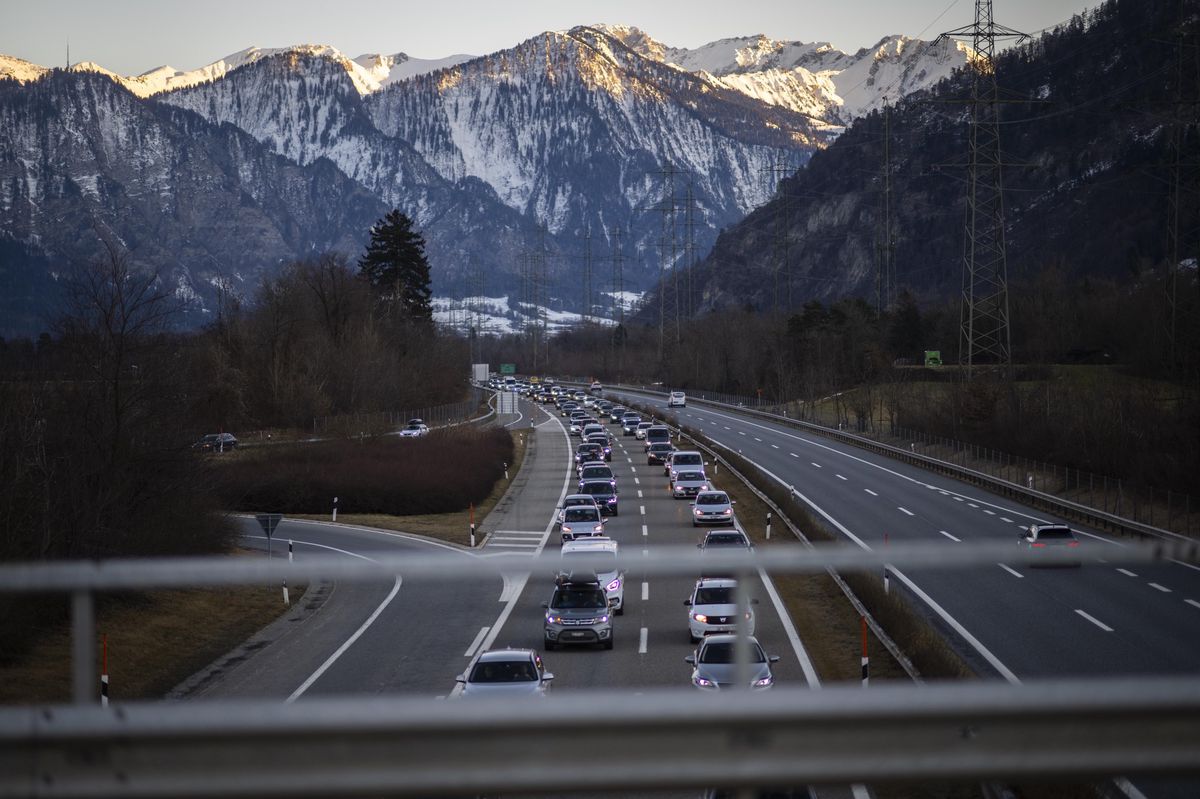 Skiferien und Stau: So bekämpft Graubünden die Blechlawine | Tages-Anzeiger