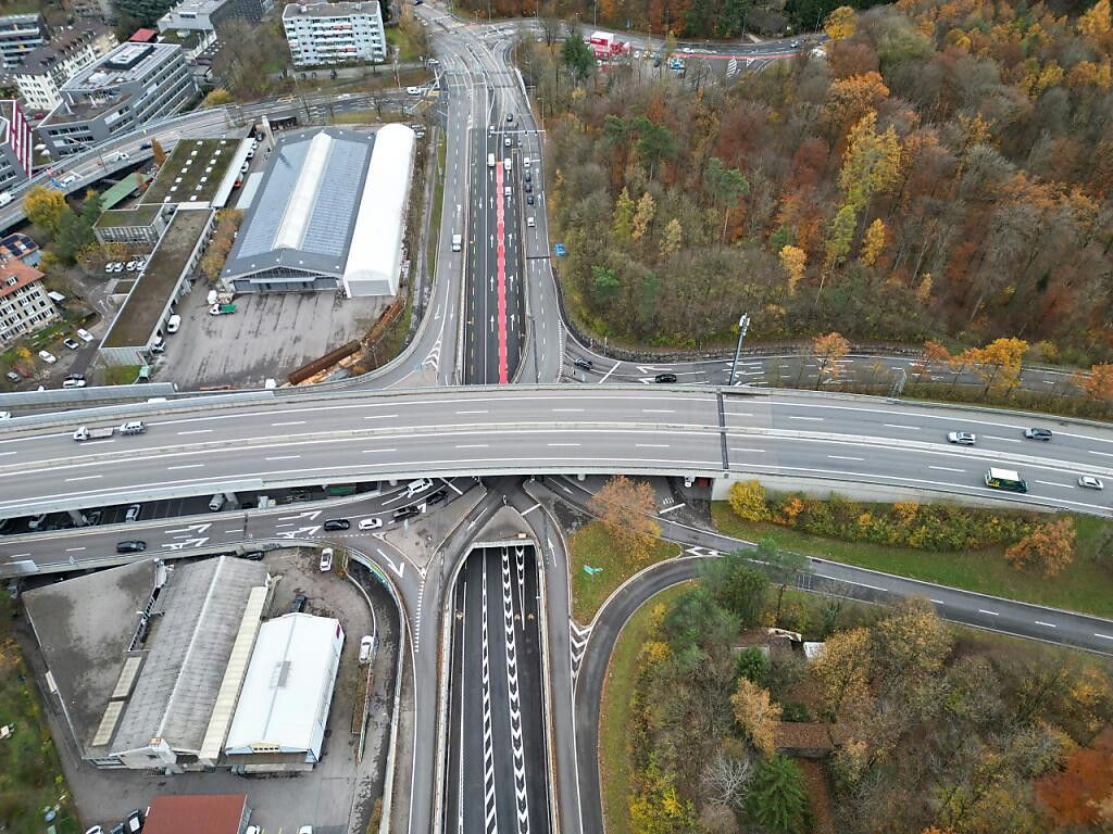Autobahn-Anschluss Bern-Bümpliz: Belagsarbeiten auf der A12 | Der Bund
