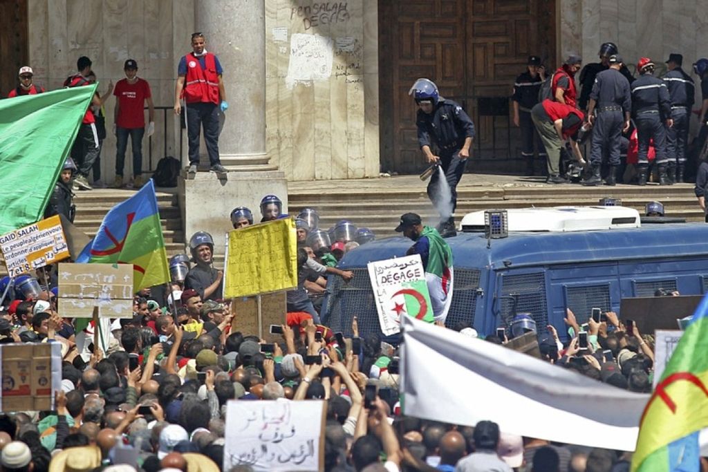 Alger – Les Algériens à nouveau dans la rue | Tribune de Genève