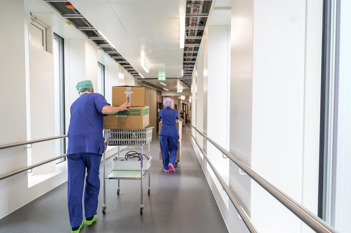 Ein Krampfakt und Aufbruch: Das Inselspital ist in das Zügelwochenende ...