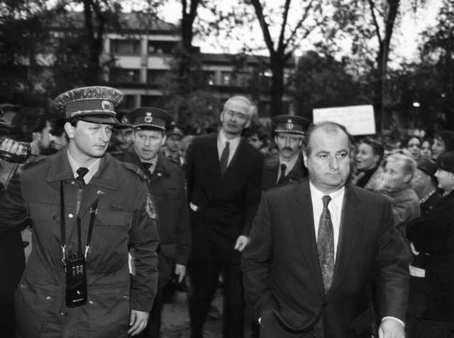 «Viertes Reich»: Fürst lässt seinen Botschafter im Berliner Kanzleramt ...