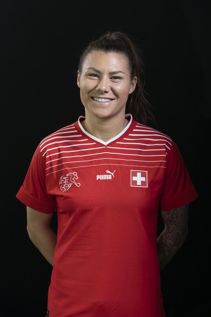 Fussball-Star Ramona Bachmann: «Man kann auch ohne Kirche mit ...