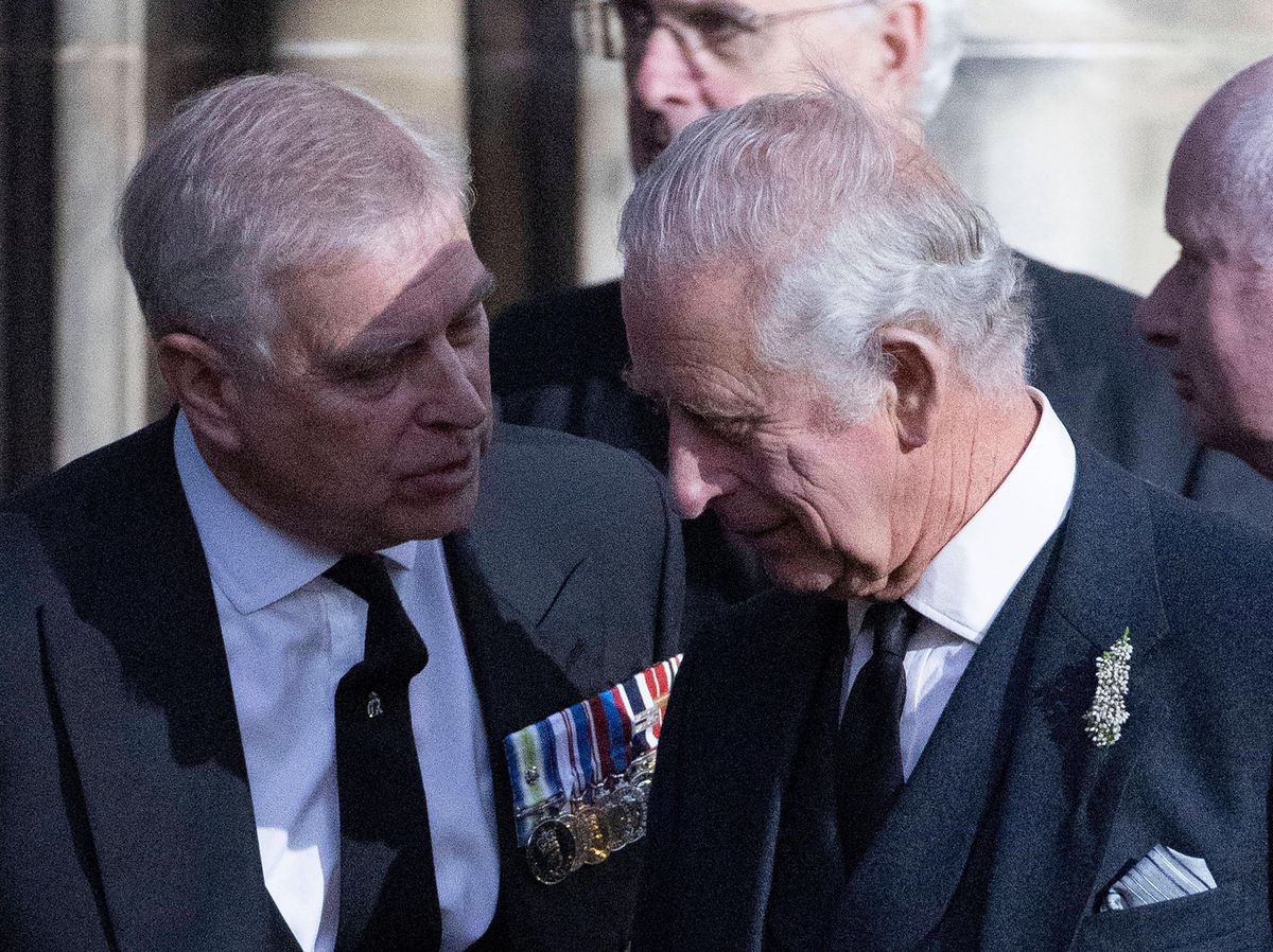 Kritik in Großbritannien: Polizei geht gegen Monarchie-Gegner vor ...